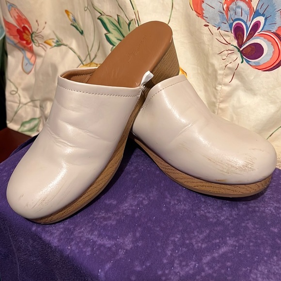 Universal Thread | Shoes | Universal Threads White Clogs Slip On These ...